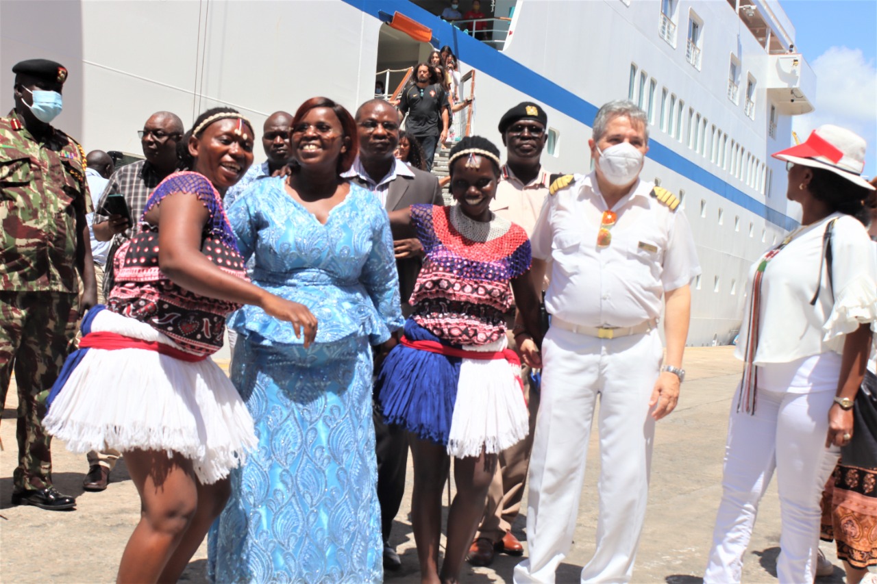 Tourism CS Malonza Receives 800 Excursionists at Mombasa Port - Safi news